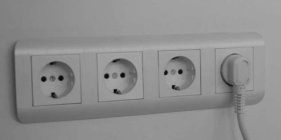 What are Ungrounded Outlets? | Expert Electric