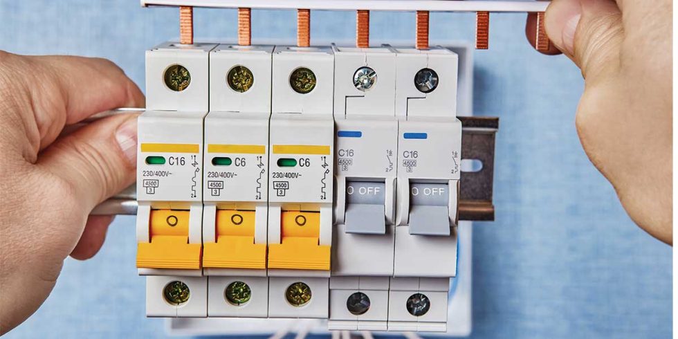 Difference Between a Fuse Box and Circuit Breaker